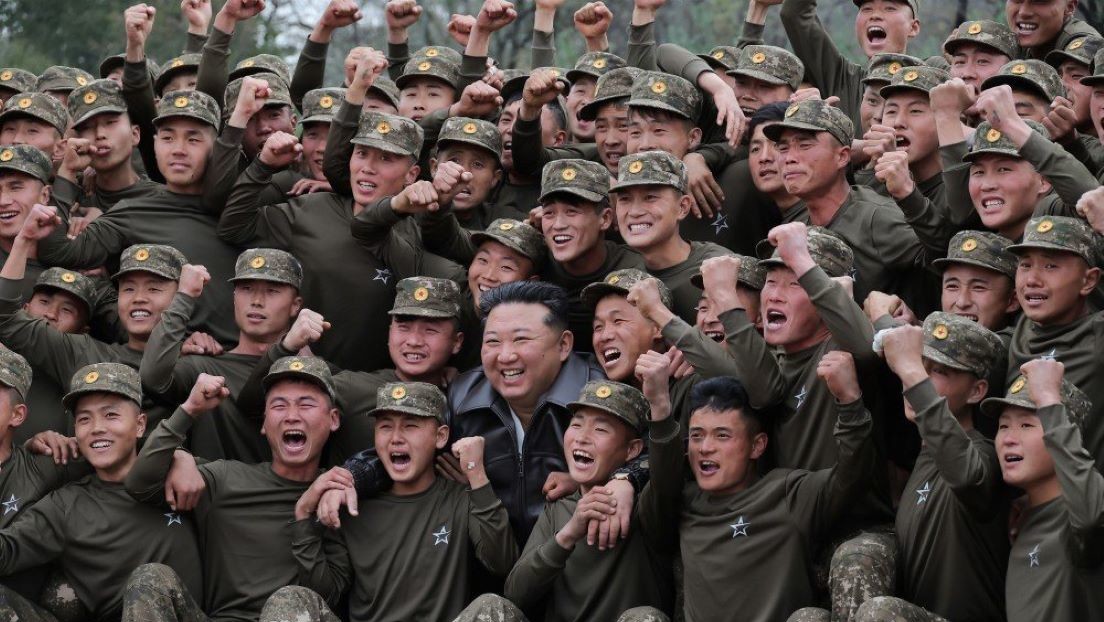 "Dispuestos a luchar uno contra cien enemigos": Kim Jong-un inspecciona ...